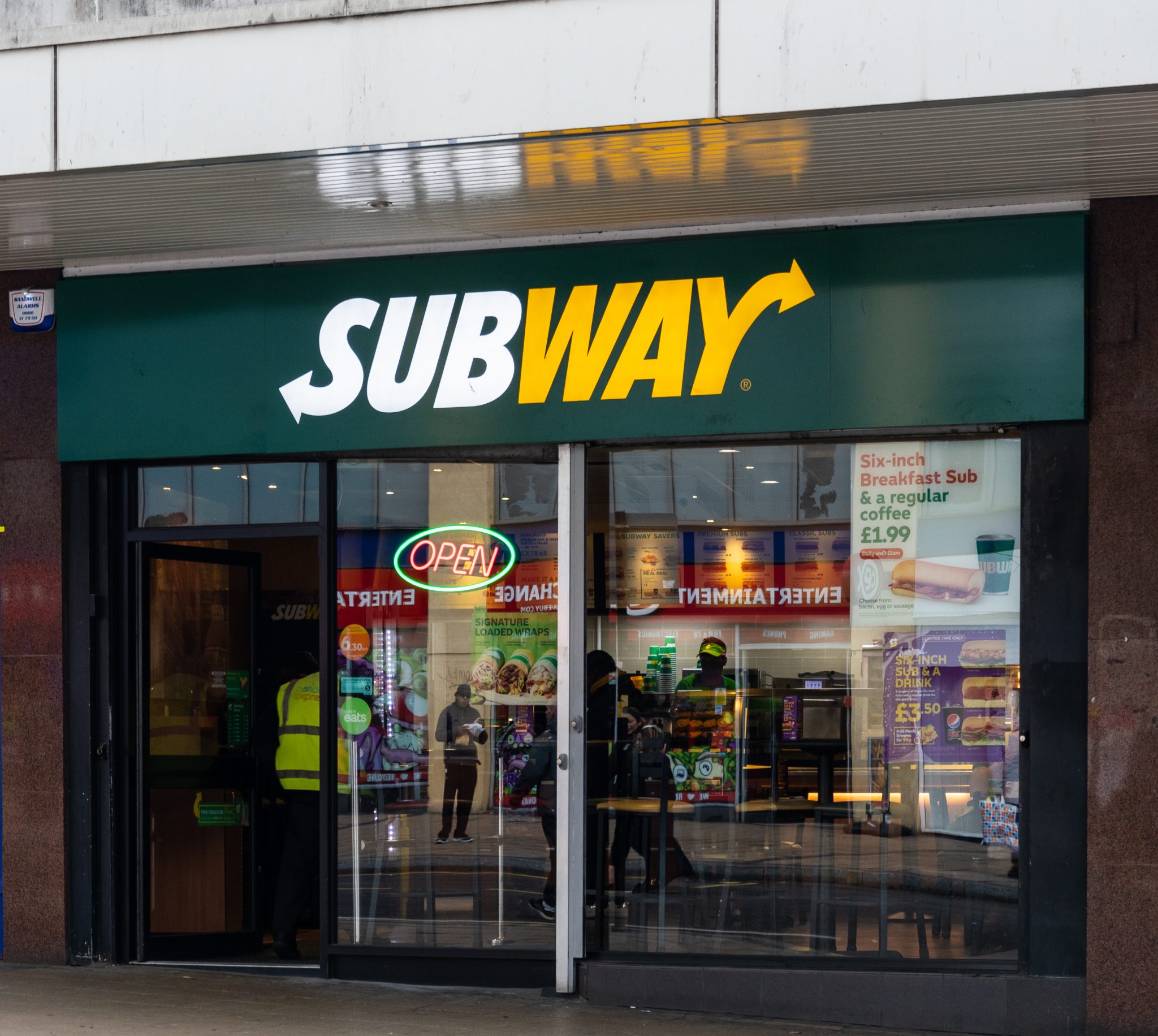 14 Pros and Cons of Working for Subway