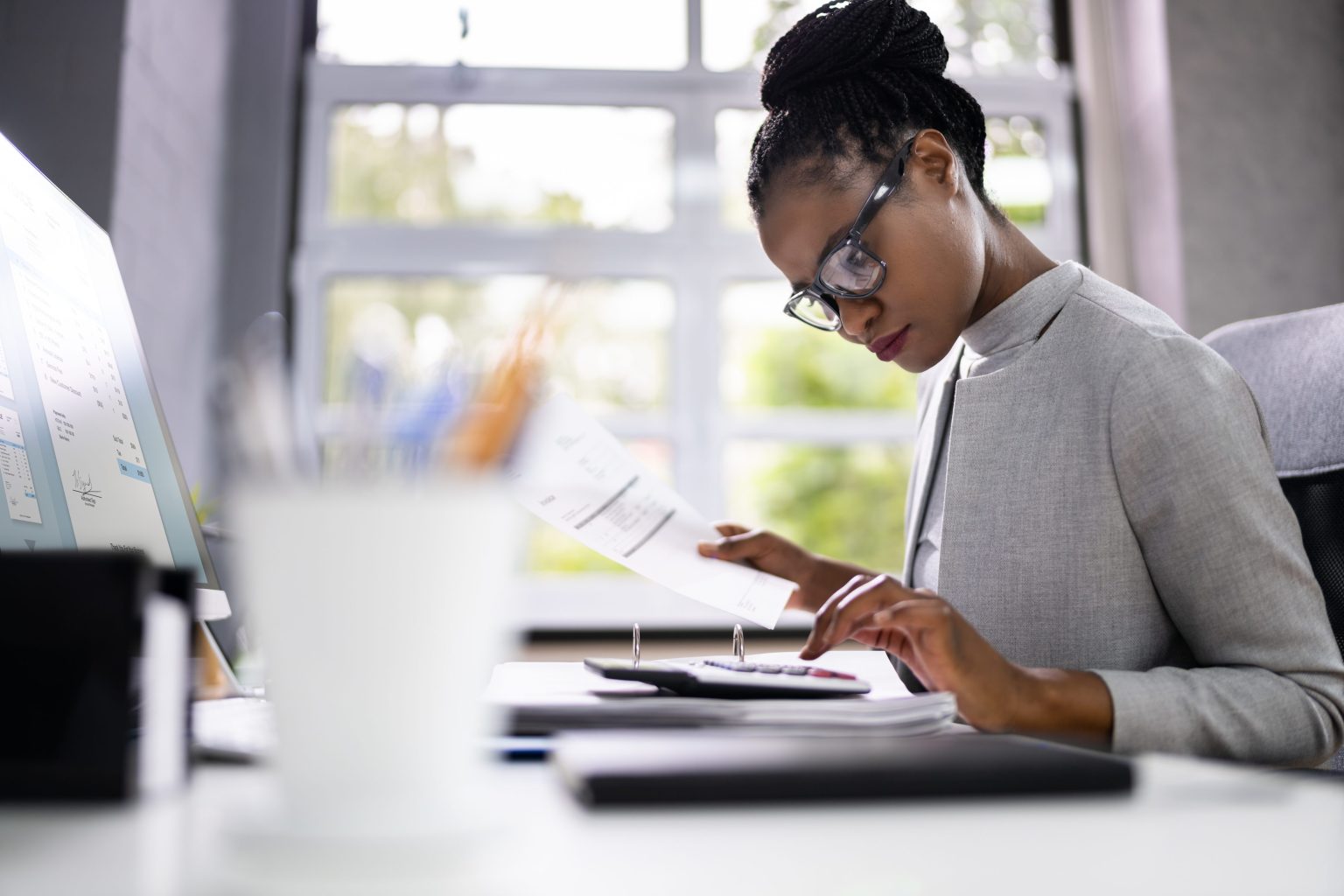 19 Pros and Cons of Being a Bookkeeper