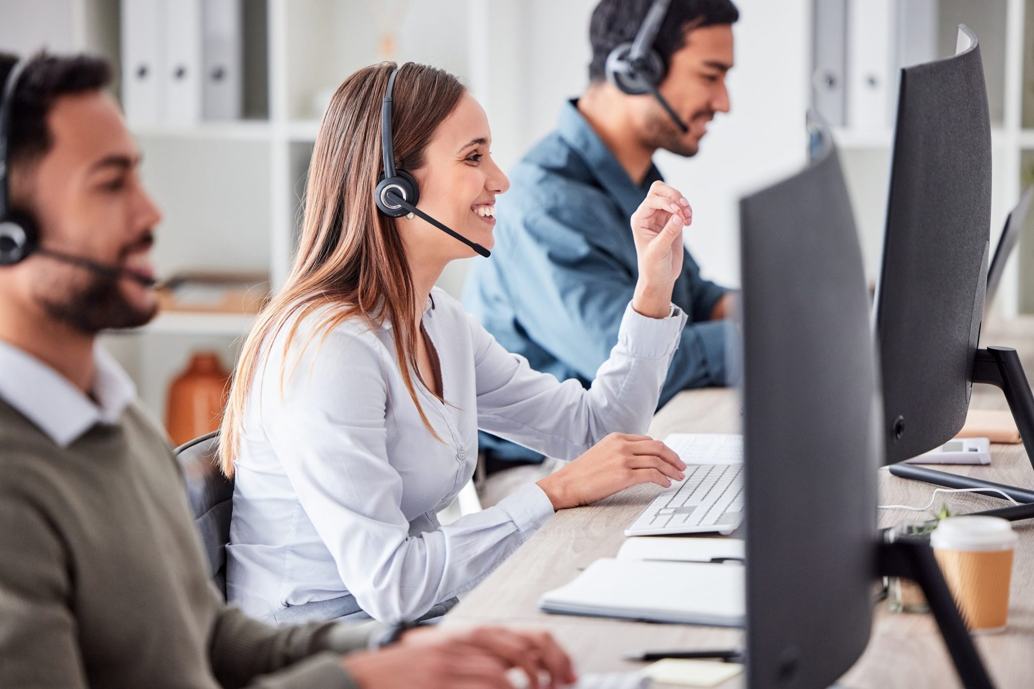14 Pros and Cons of Being a Customer Service Representative