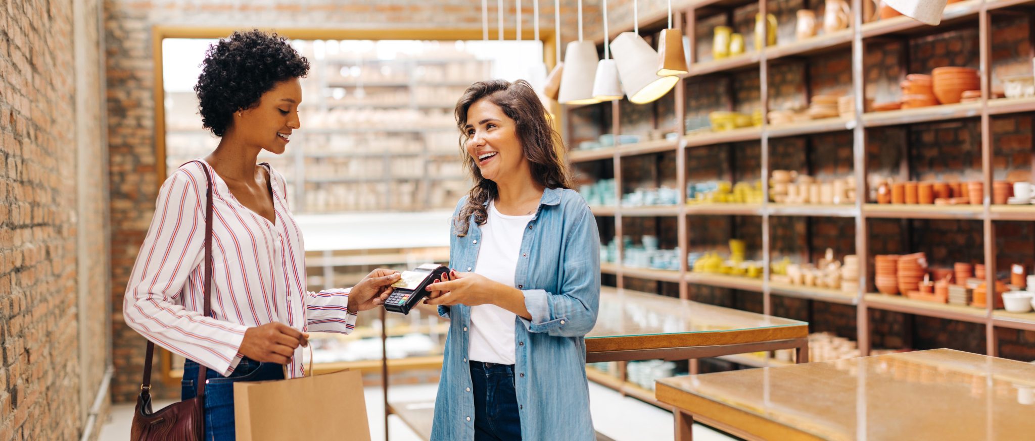 16 Pros and Cons of Being a Retail Salesperson