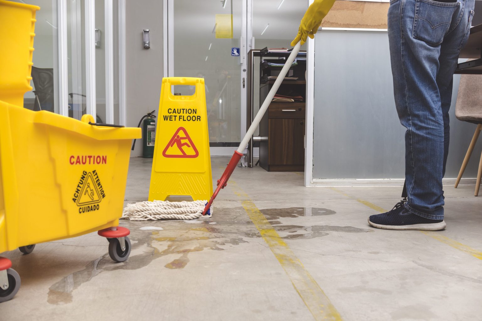 14 Pros and Cons of Being a Janitor