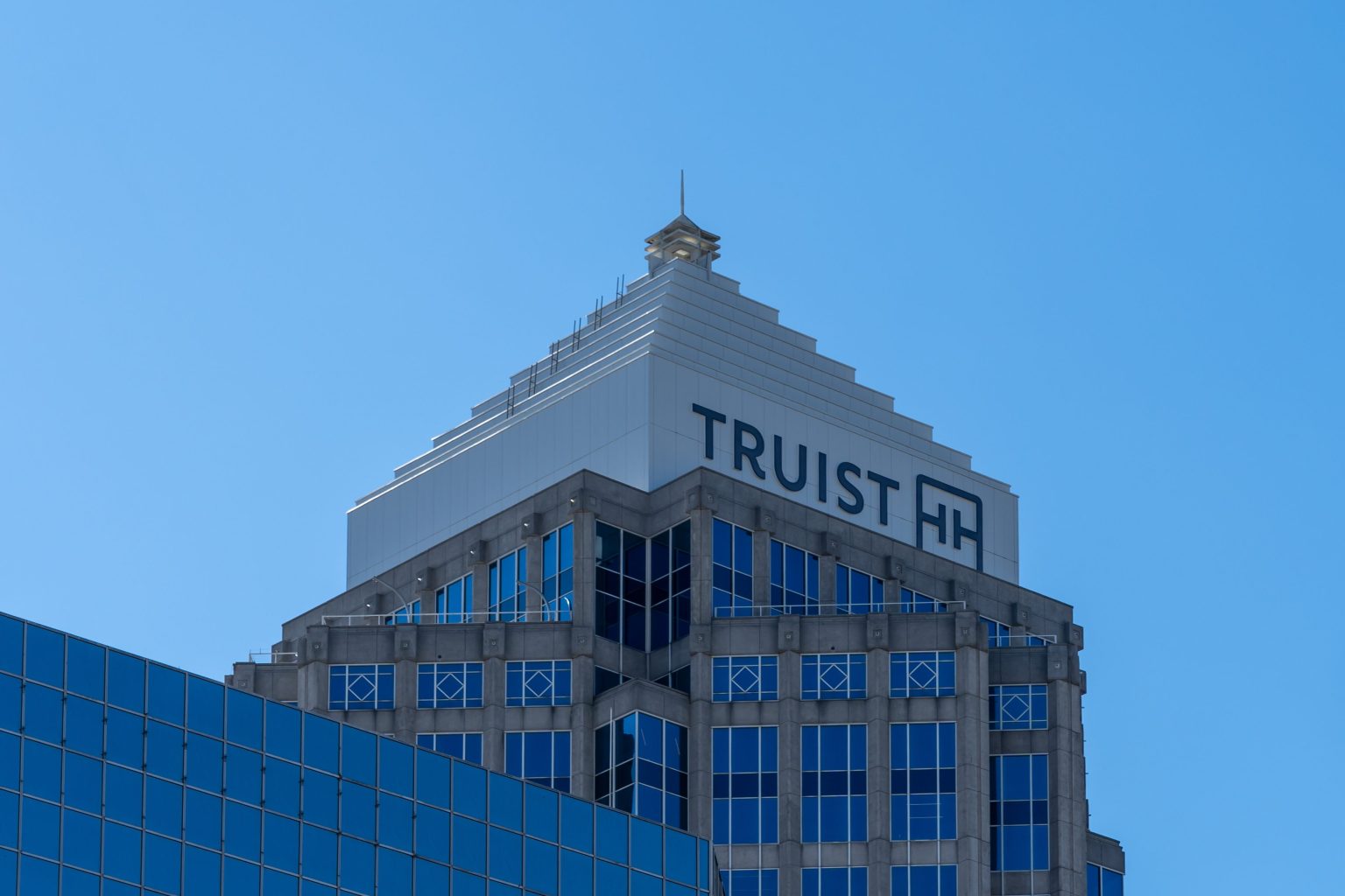 16 Pros and Cons of Working for Truist