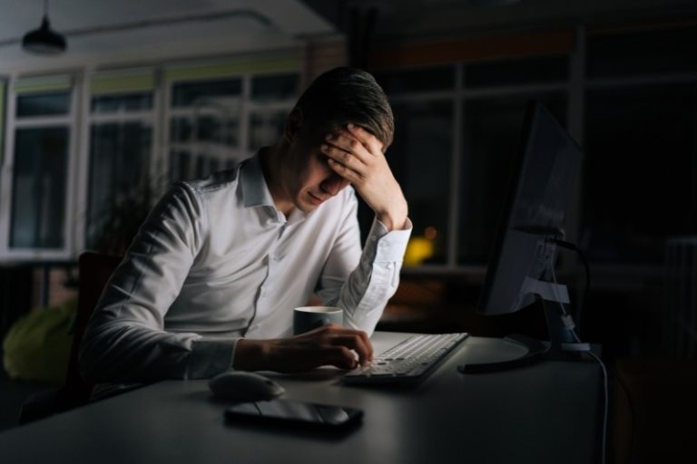 16 Pros and Cons of Working Night Shift