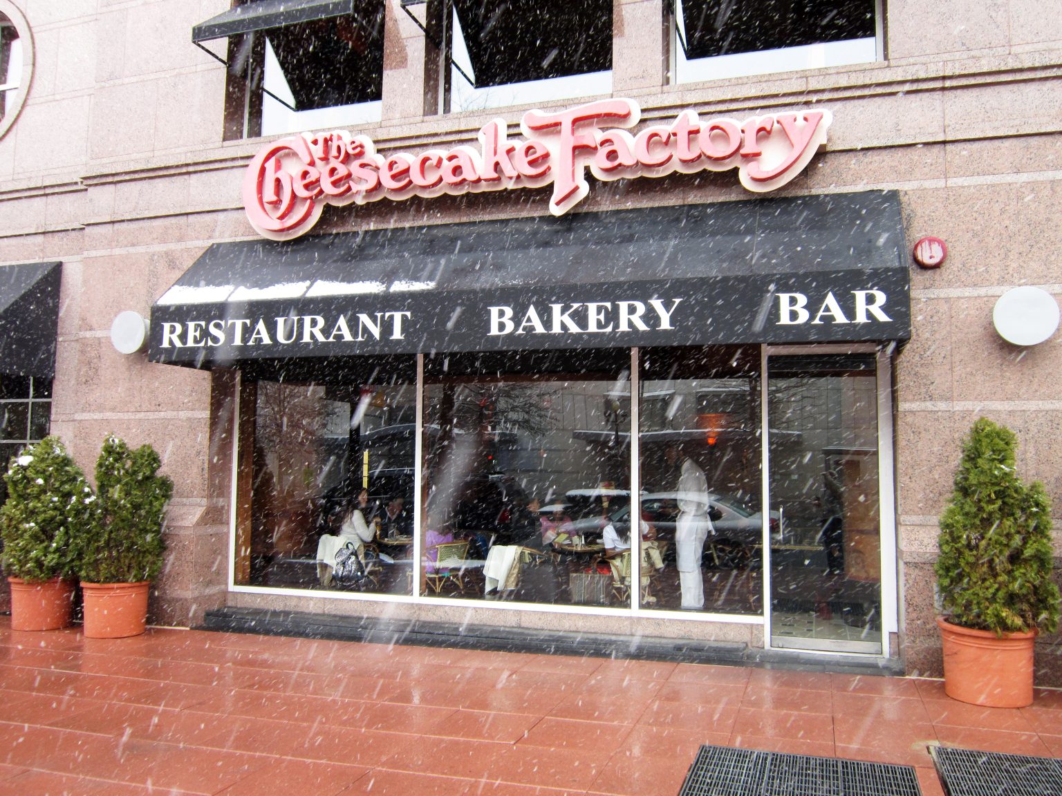 17 Pros And Cons Of Working At The Cheesecake Factory