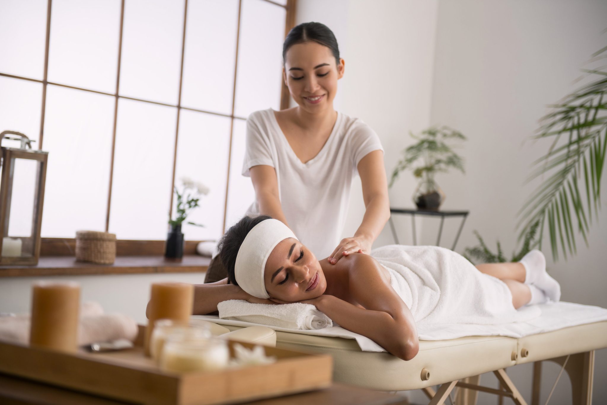 14 Pros and Cons of Being a Massage Therapist